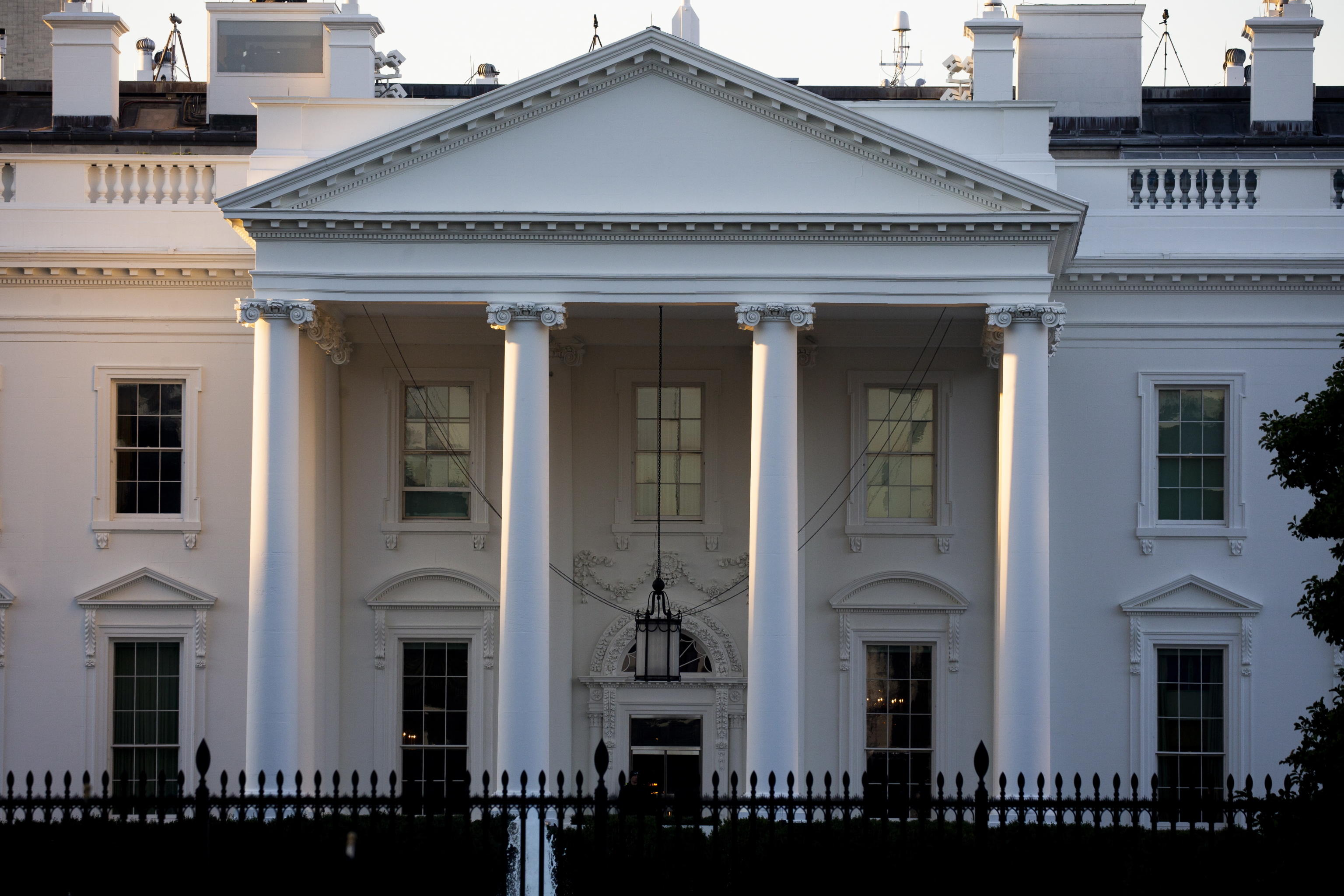 Focolaio alla Casa Bianca, un alto funzionario della sicurezza di Trump ... Focolaio alla Casa Bianca, un alto funzionario della sicurezza di Trump ...