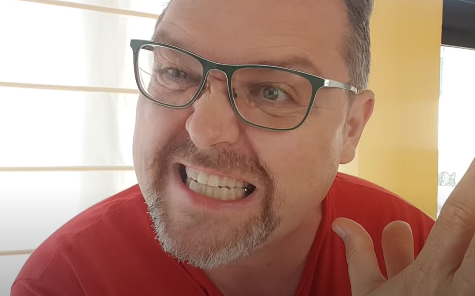 Rivolta a Napoli, lo youtuber Gregis incita gli italiani a uccidere ...