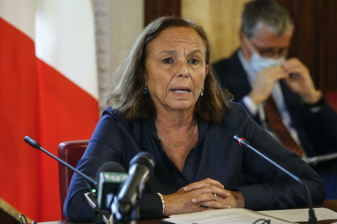 Coronavirus, la ministra Lamorgese è positiva. Sospeso il Consiglio dei ...